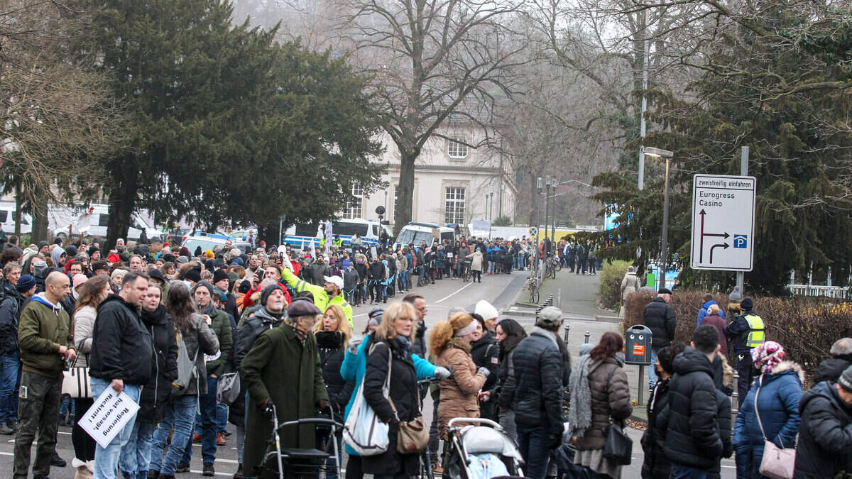 Demo gegen Impfpflicht in Aachener Innenstadt | Aachener Zeitung