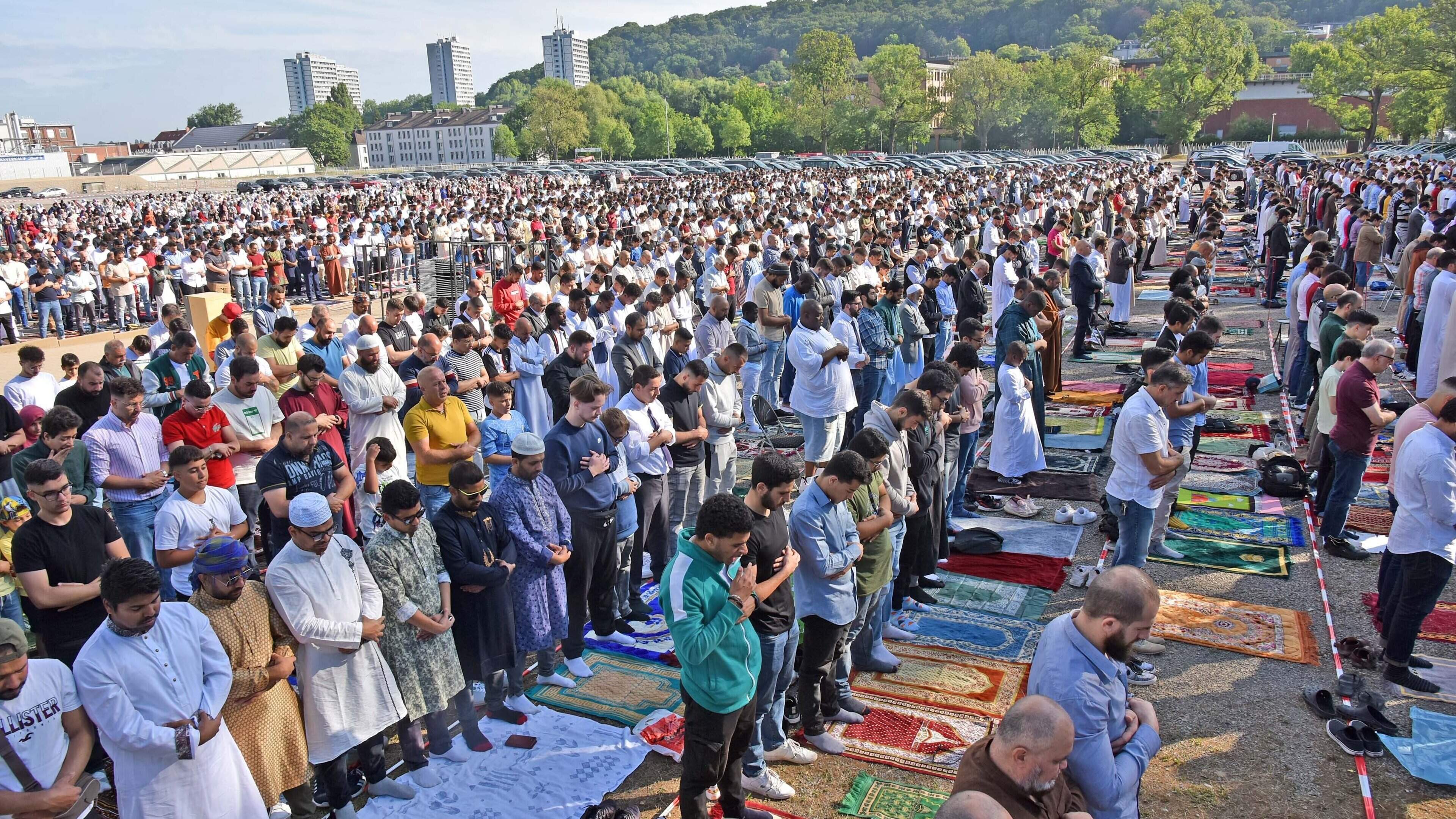 3500 Muslime im Gebet vereint | Aachener Zeitung