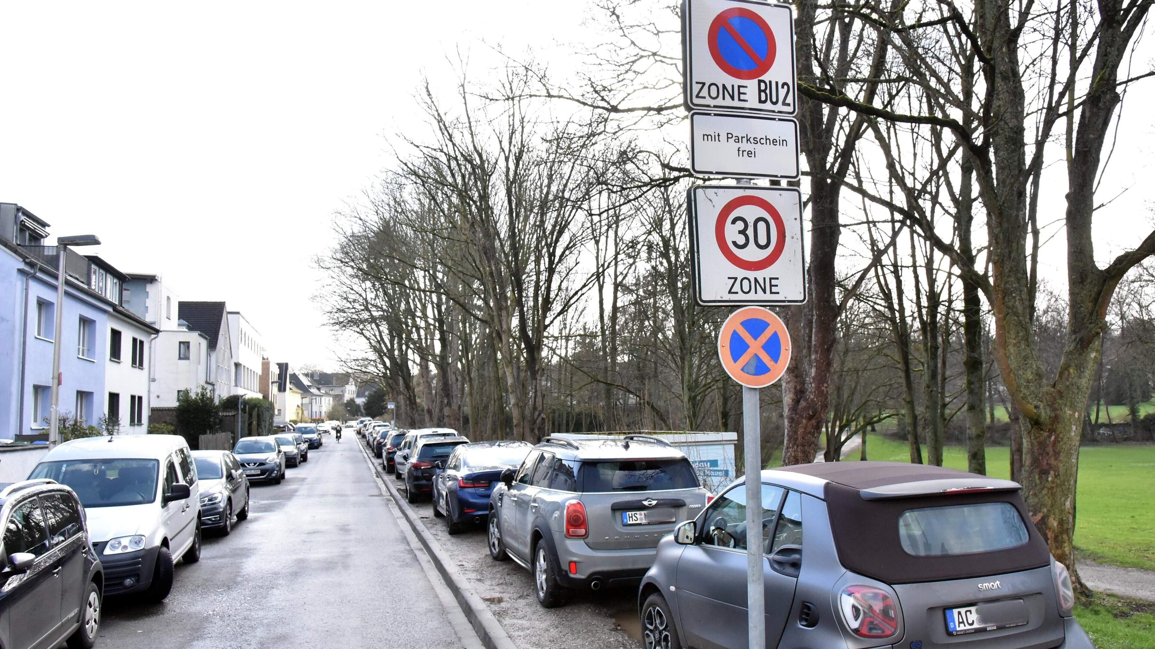 Postsie Haben Auf Einem Parkstreifen Angehalten