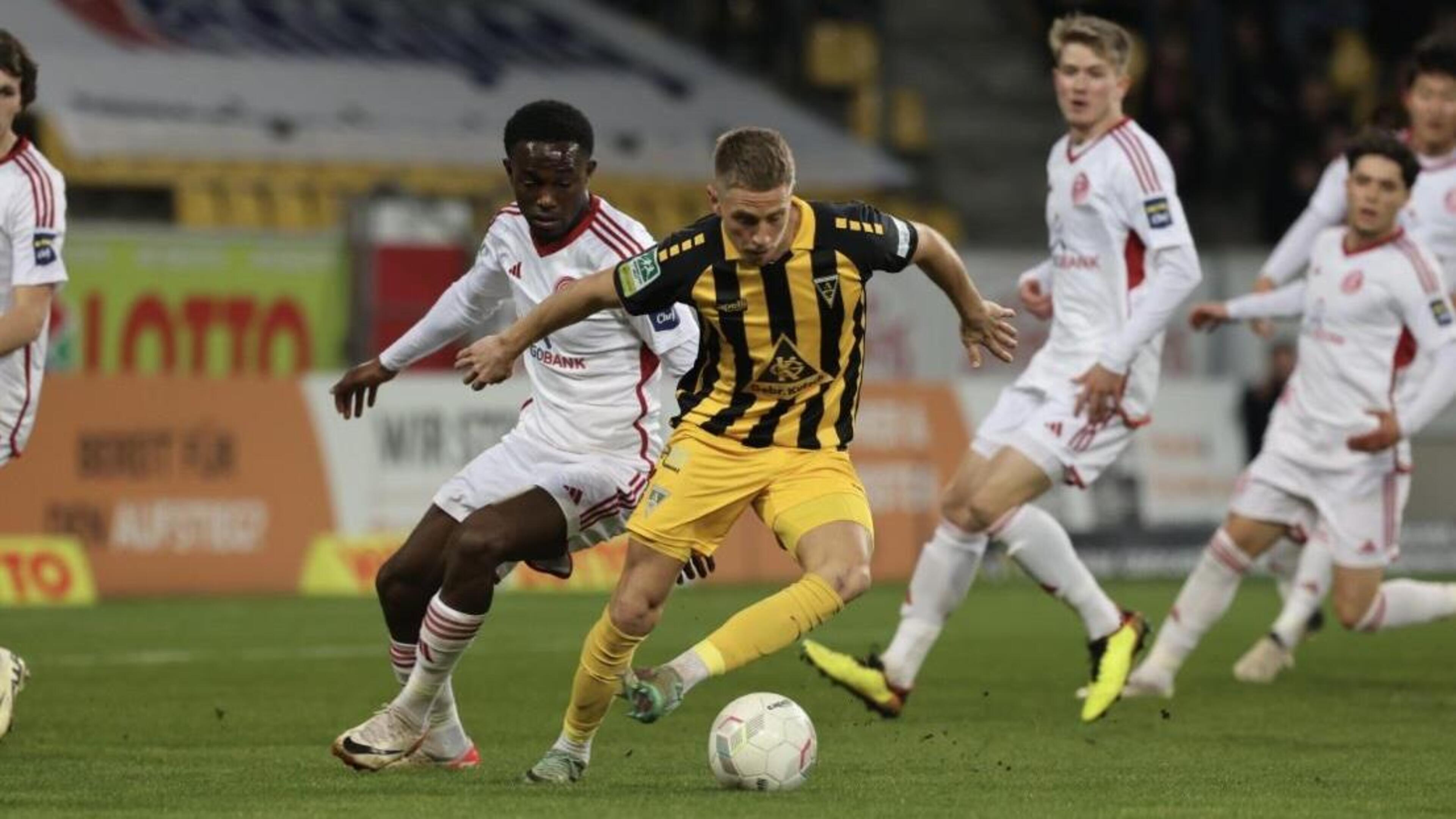 Alemannia Aachen kämpft sich zum Sieg gegen Düsseldorf II | Aachener ...