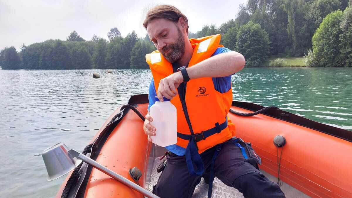 Wasserprobe am Blausteinsee: Worauf gemessen wird, und wie der See ...