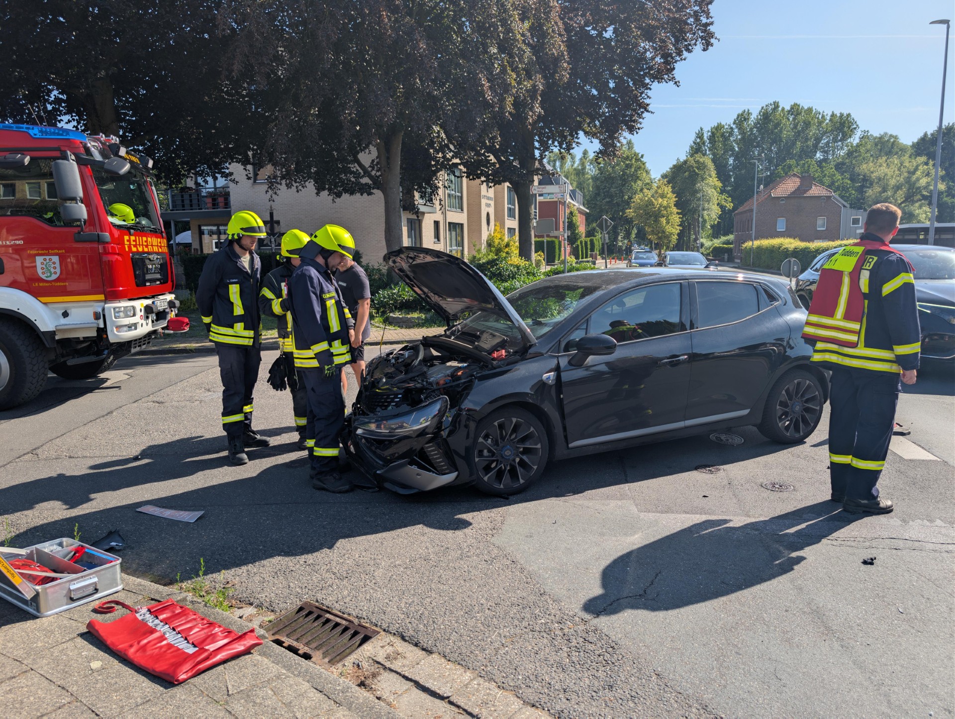 Unfall in Tüddern: Zwei Leichtverletzte nach Kollision an Kreuzung ...