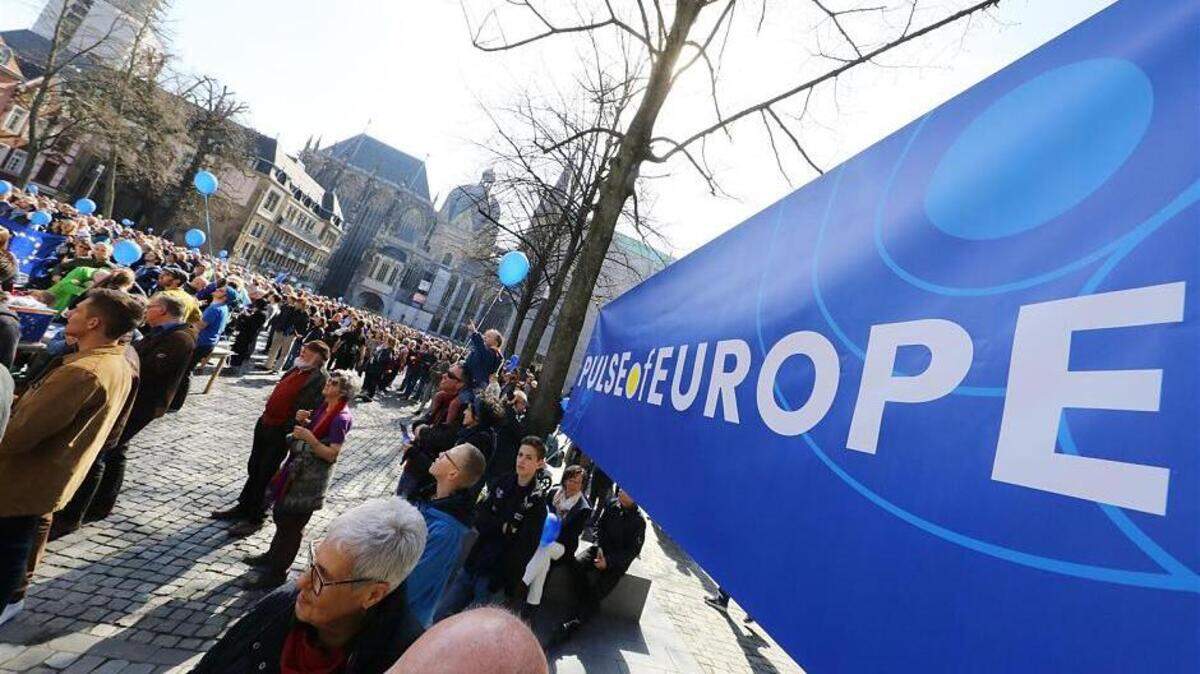„Pulse of Europe“: Die blauen Ballons setzen zum nächsten Höhenflug an ...