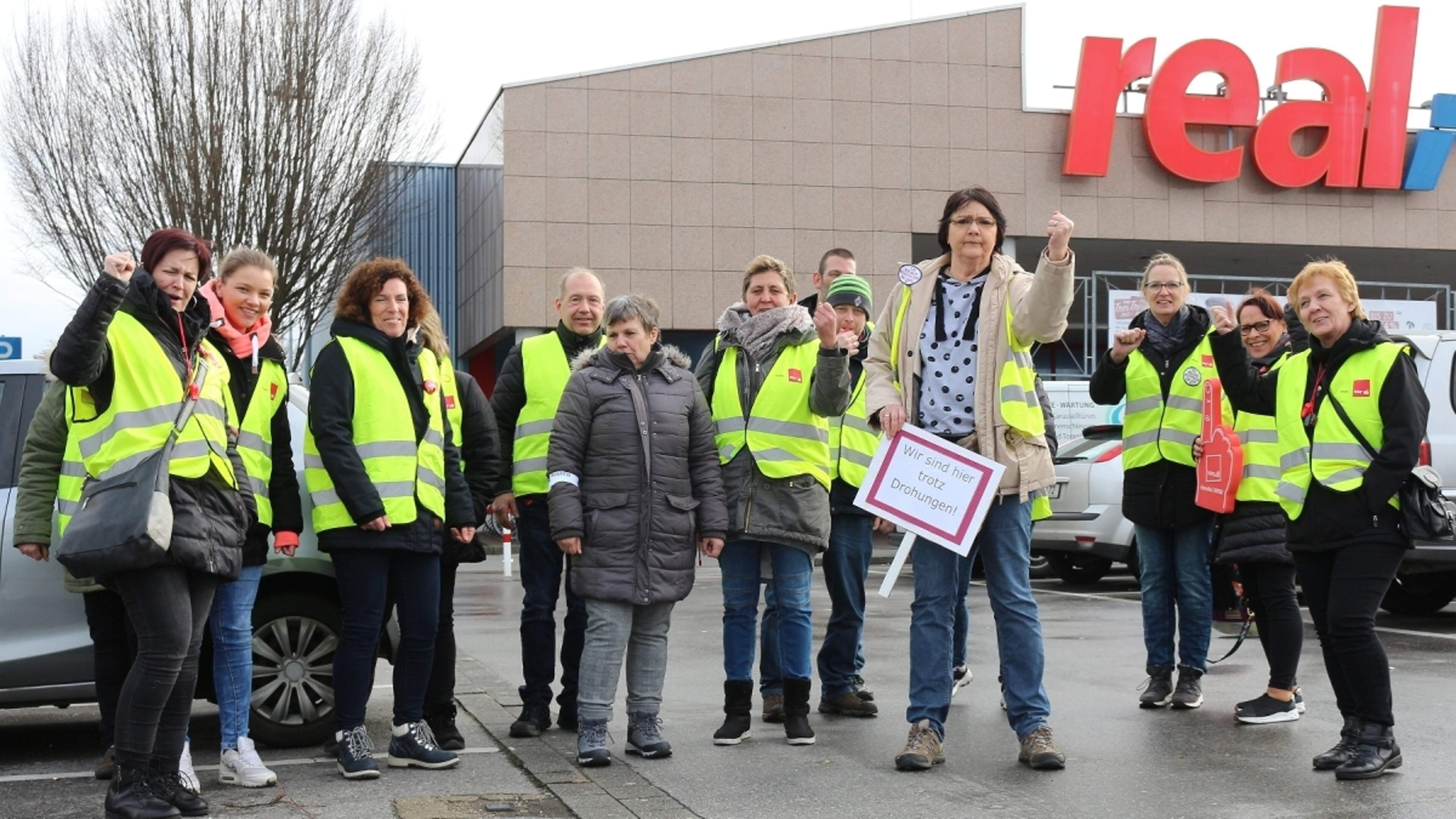 Real-Mitarbeiter in Übach-Palenberg müssen weiter bangen | Aachener Zeitung