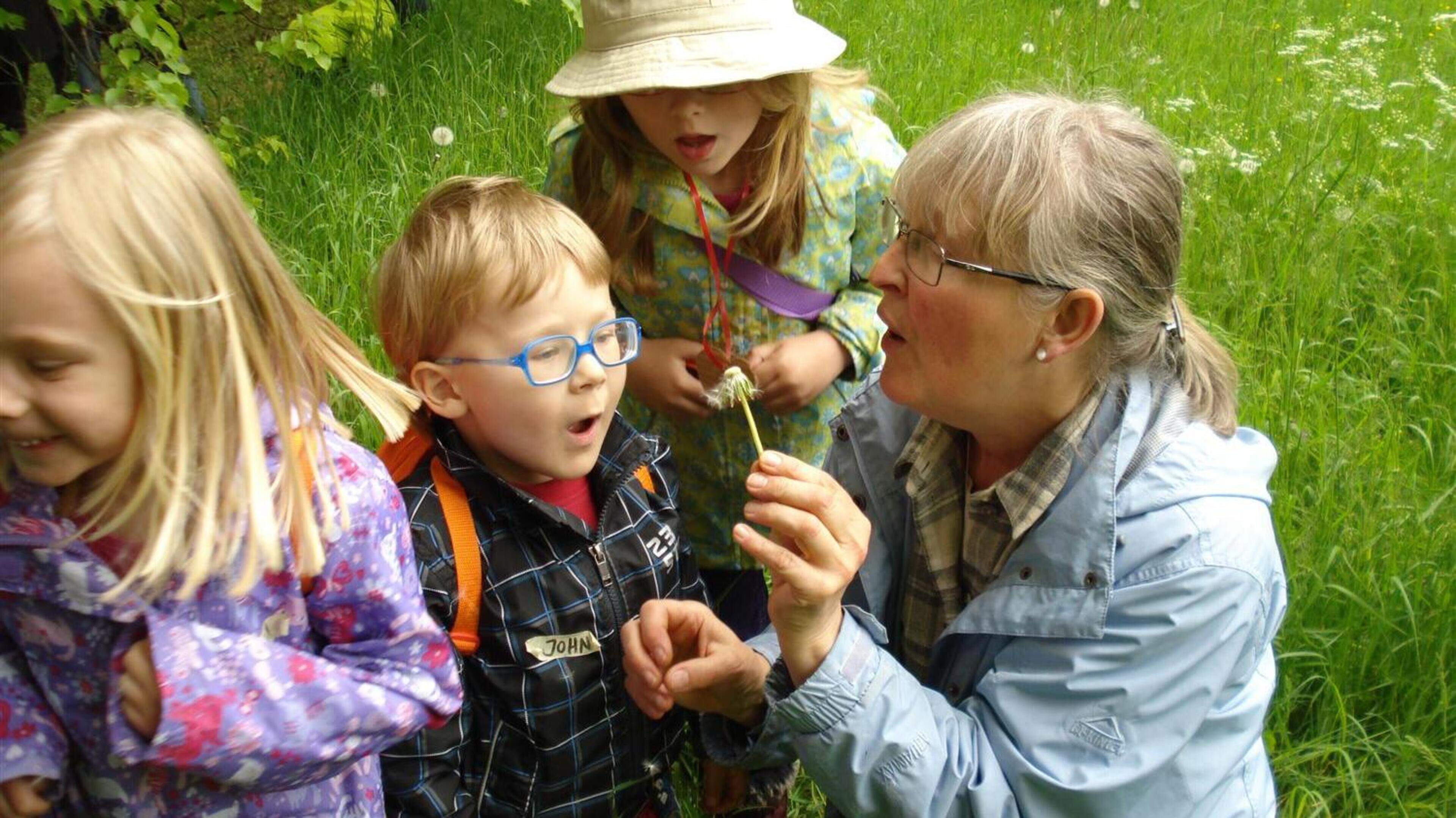 Sehbehinderte Kinder mit allen Sinnen im Burgauer Wald | Aachener Zeitung