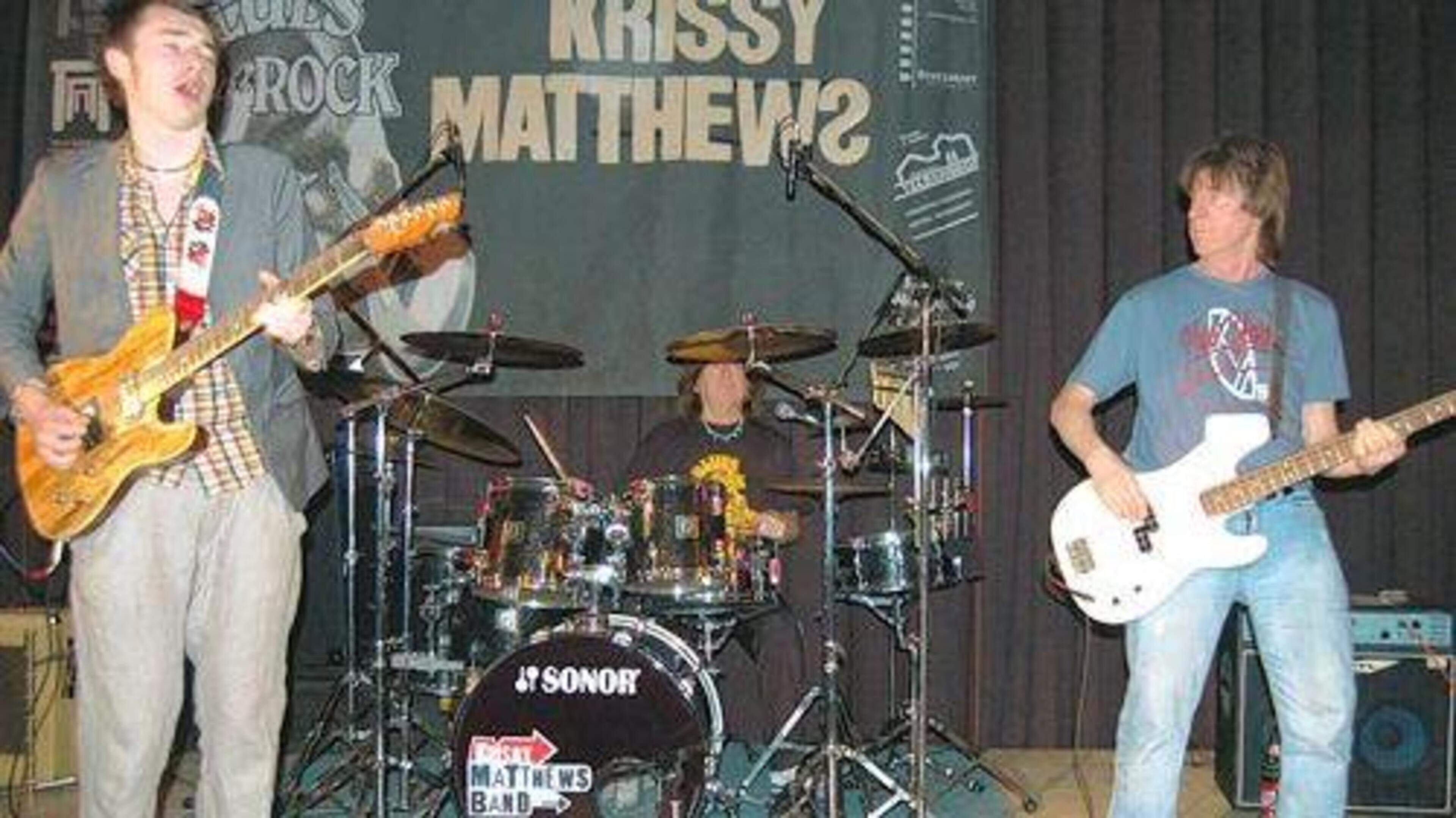 17-jähriger Krissy Matthews rockt mit seiner Band den Talbahnhof ...