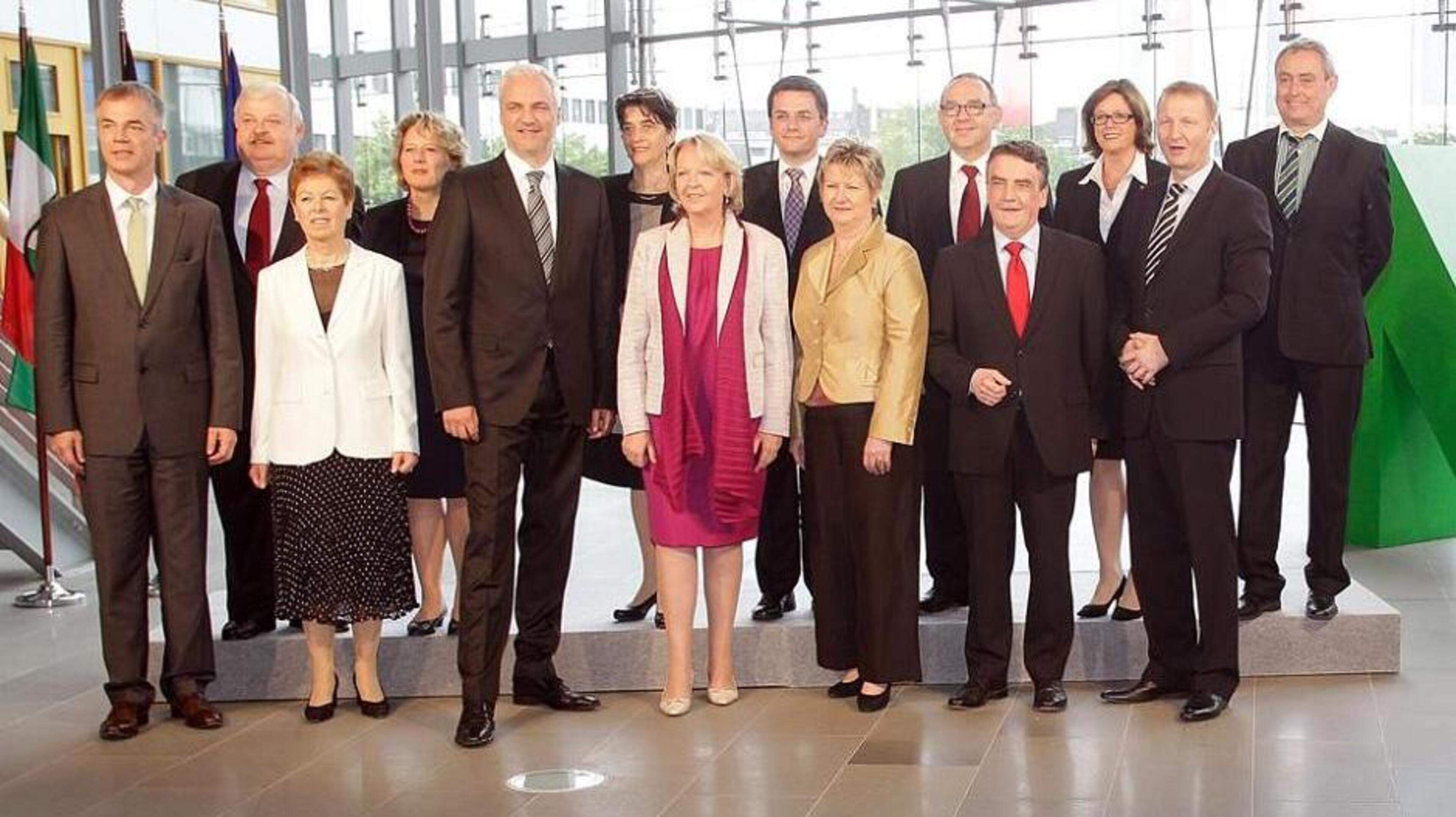 Aus „Quatsch“ wird Realität: Kraft bildet ihr Kabinett um | Aachener ...