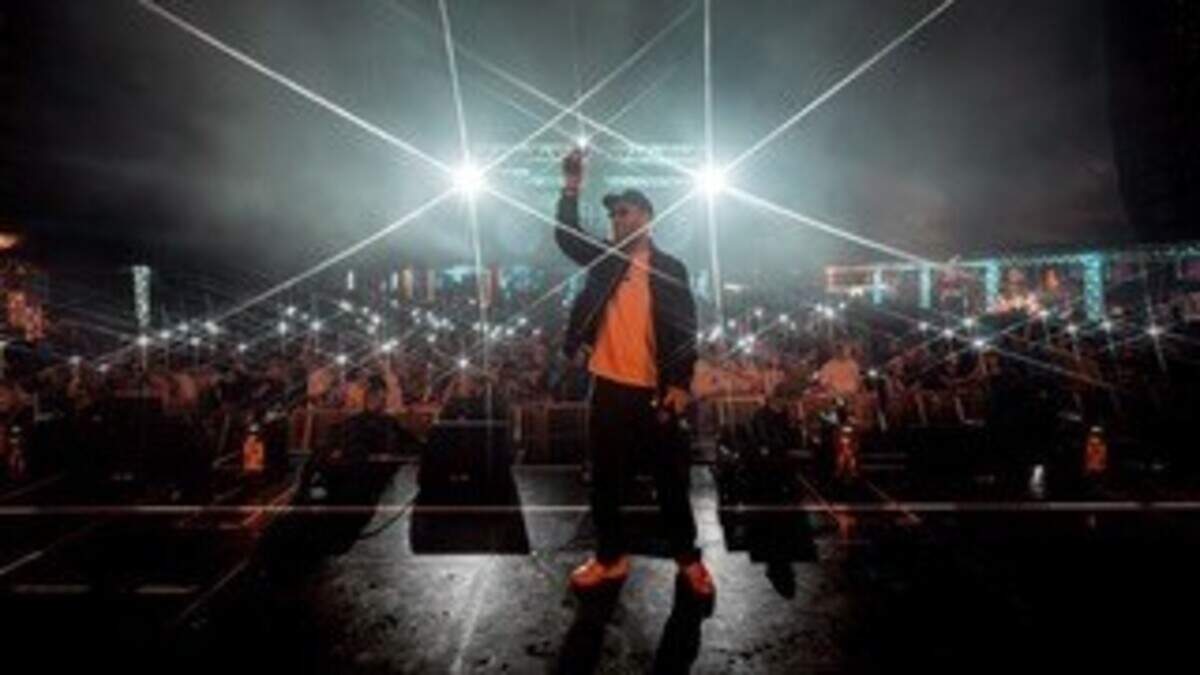 WM-Song 2026: Selfkant-DJ Felix Harrer legt „Stand Up For The Champions ...