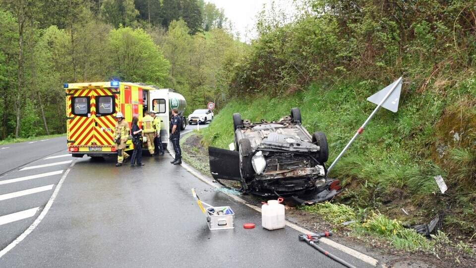 Alleinunfall in Monschau: Auto überschlägt sich auf dem Burgring ...
