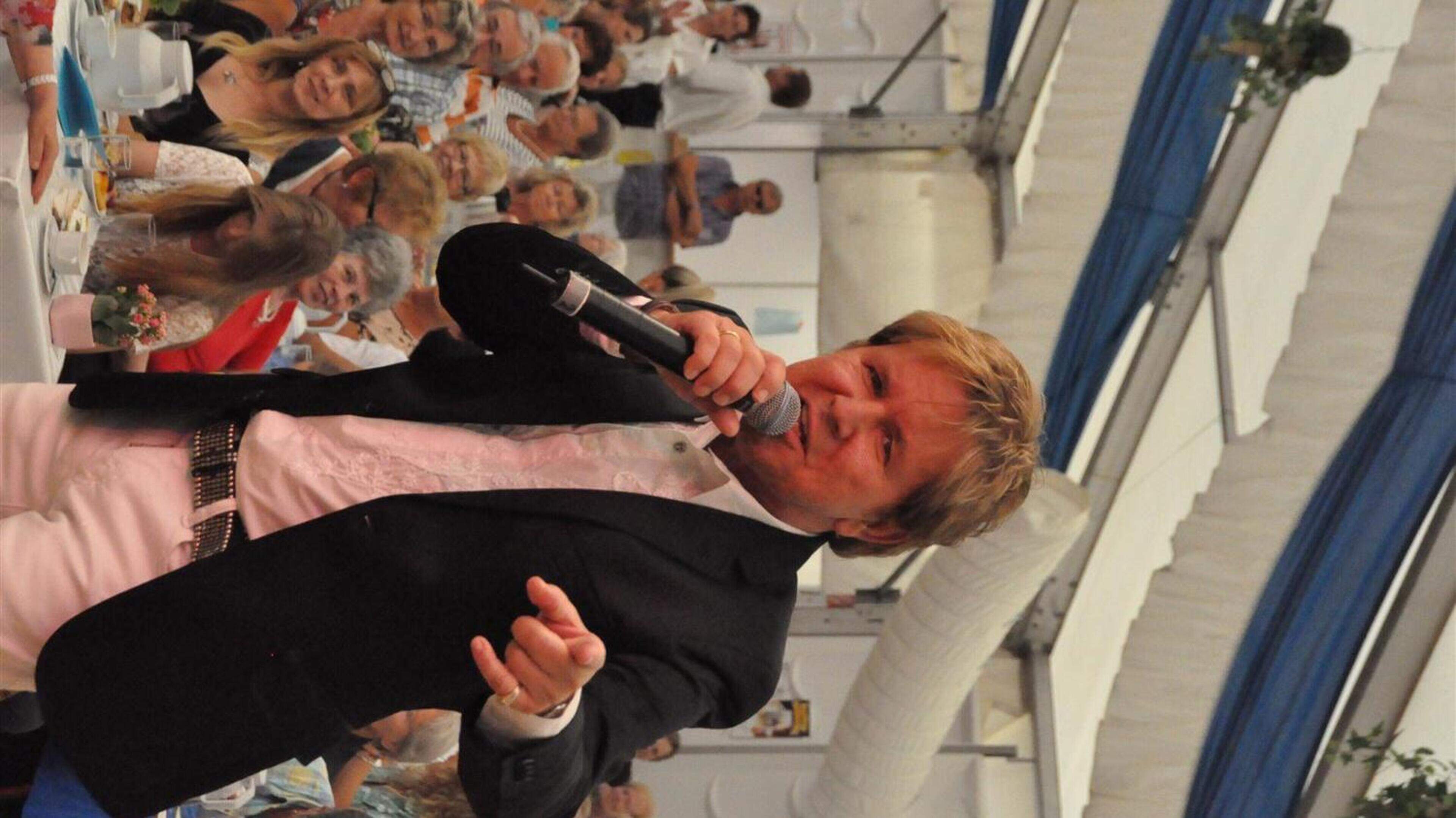 Schlagersänger G.G. Anderson begeistert auf dem Annakirmesplatz ...