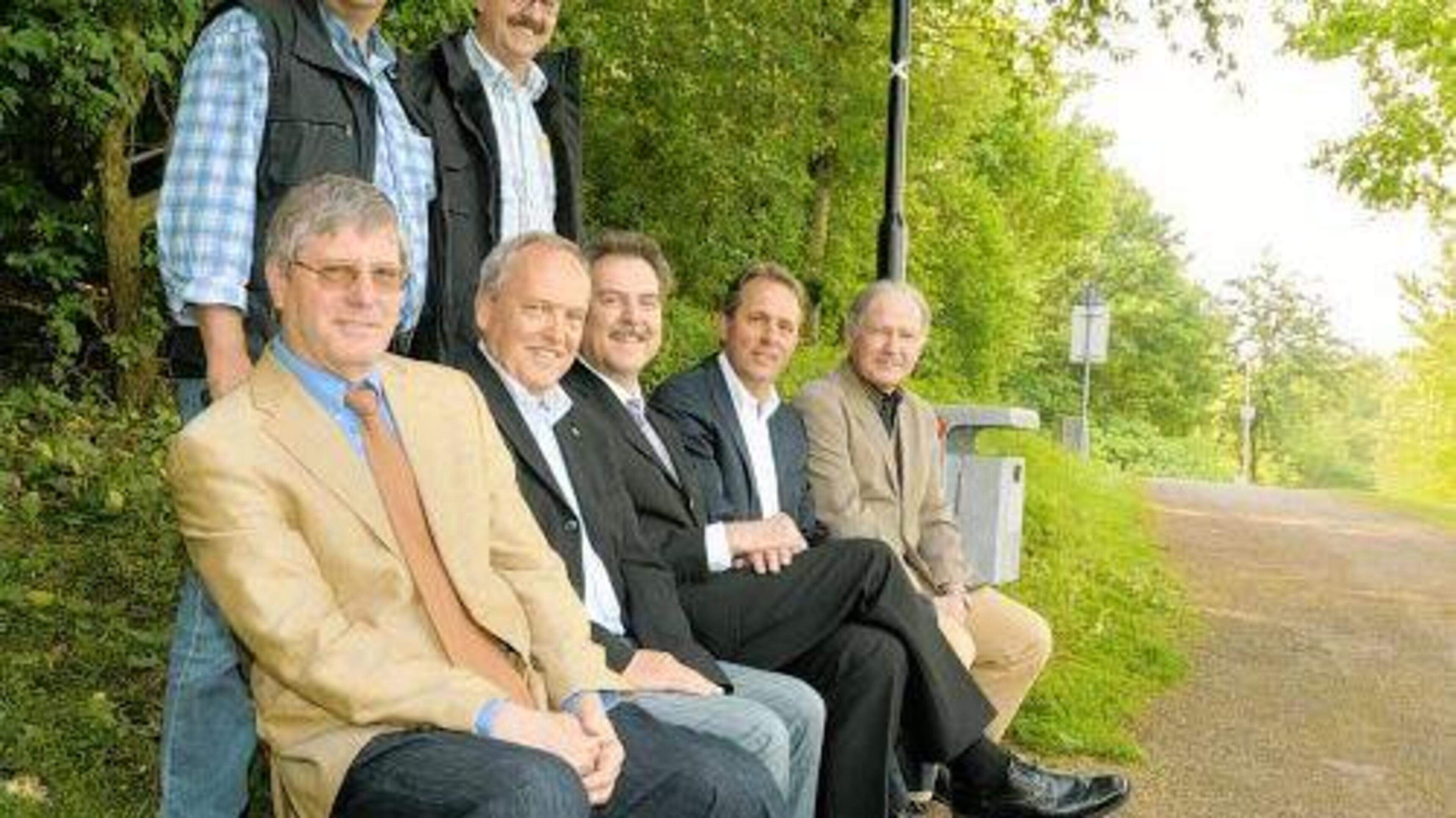 Zwei Parkbänke zieren nun die Freizeitanlage | Aachener Zeitung