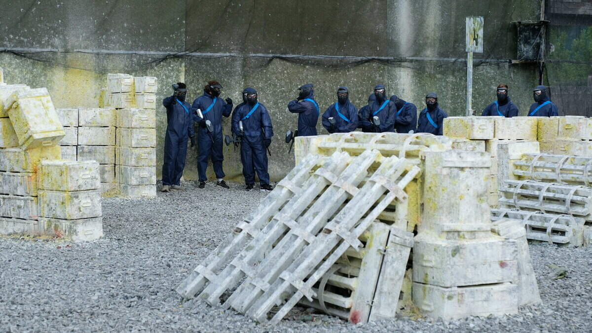 Die Spieler der Alemannia beim Paintball. | Aachener Zeitung