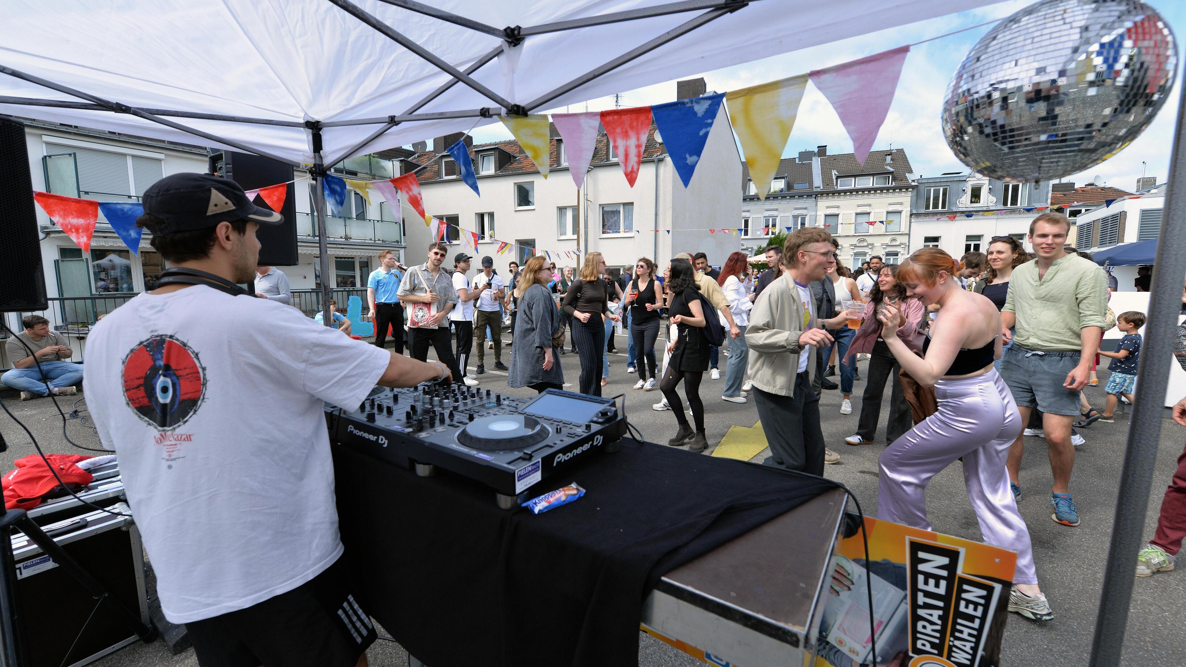 Straßenfest LothringAir in Aachen fasziniert Tausende | Aachener Zeitung