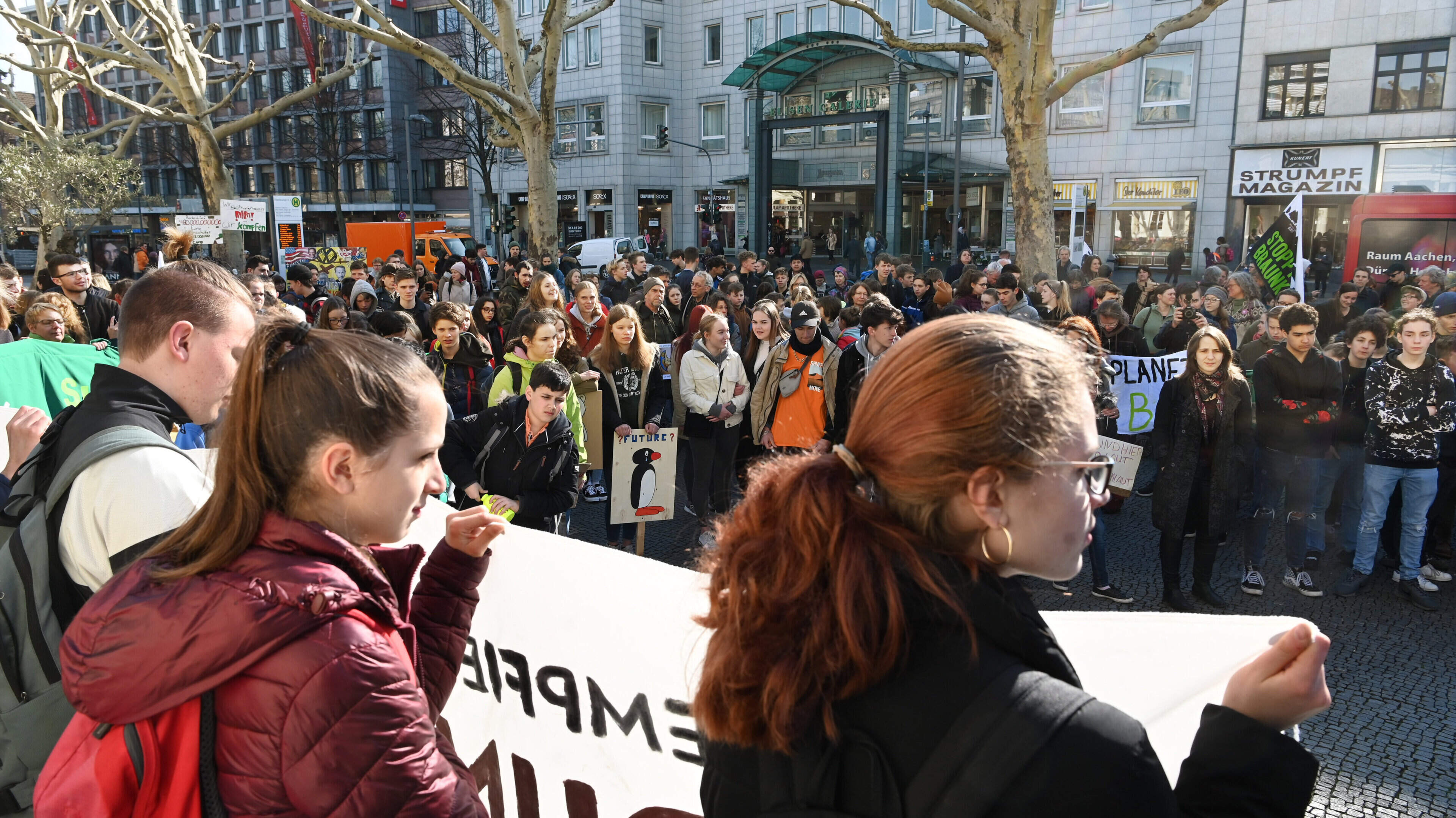 Bis zu 5000 bei „Fridays“-Demos in NRW | Aachener Zeitung