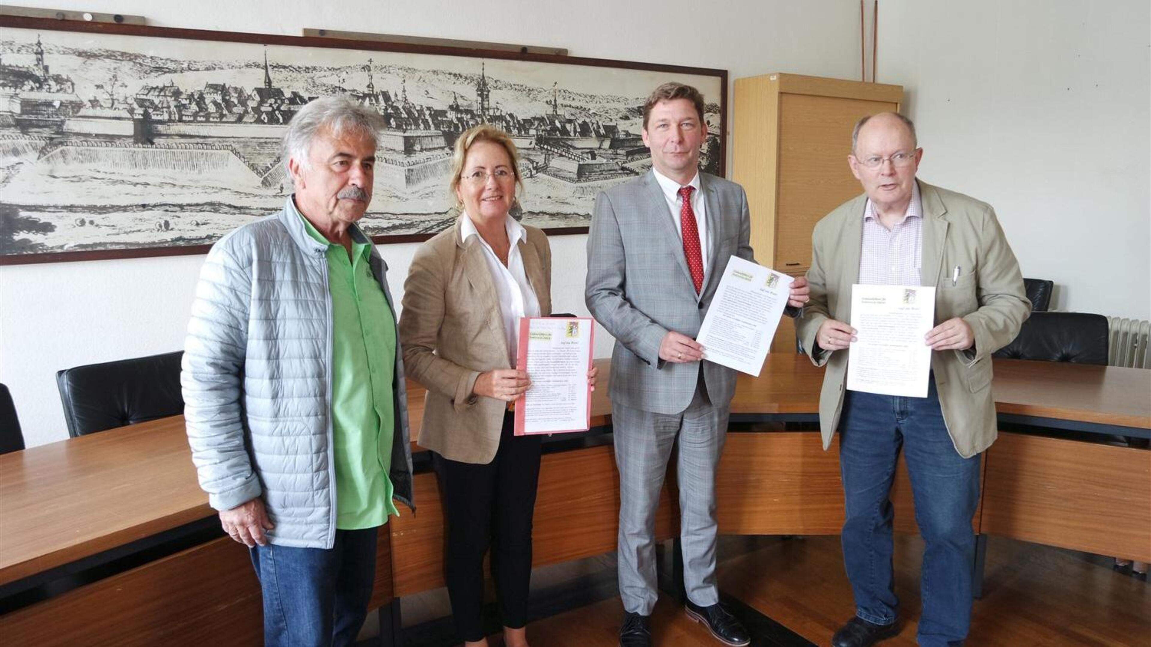 Einkaufsführer zeigt Senioren in Jülich, wer Zusatzleistungen bietet ...