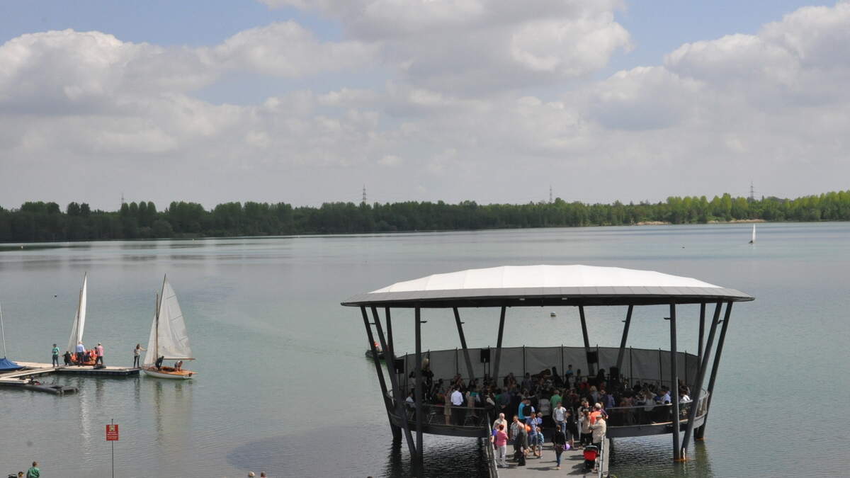 Blausteinsee Eschweiler: Schwimmen und Tauchen im Tagebau | Aachener ...