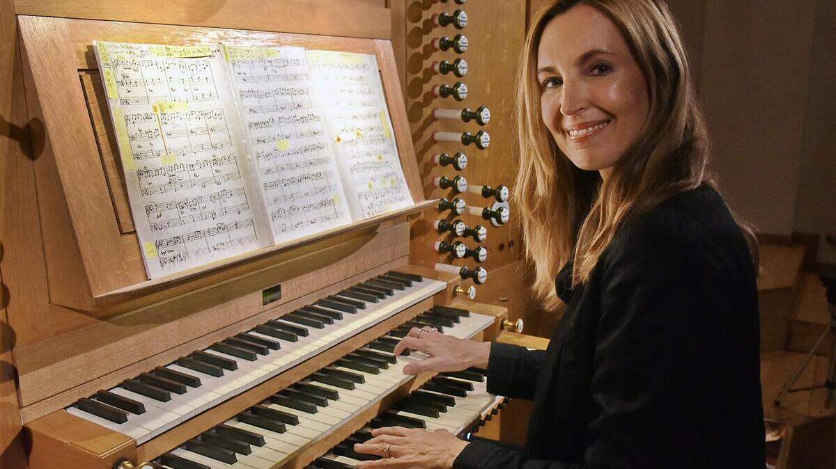 Organistin Barbara Dennerlein brilliert beim Konzert in der Annakirche ...