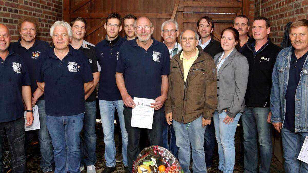 Trommler- und Pfeiferkorps ehrt Mitglieder für ihre Treue | Aachener ...