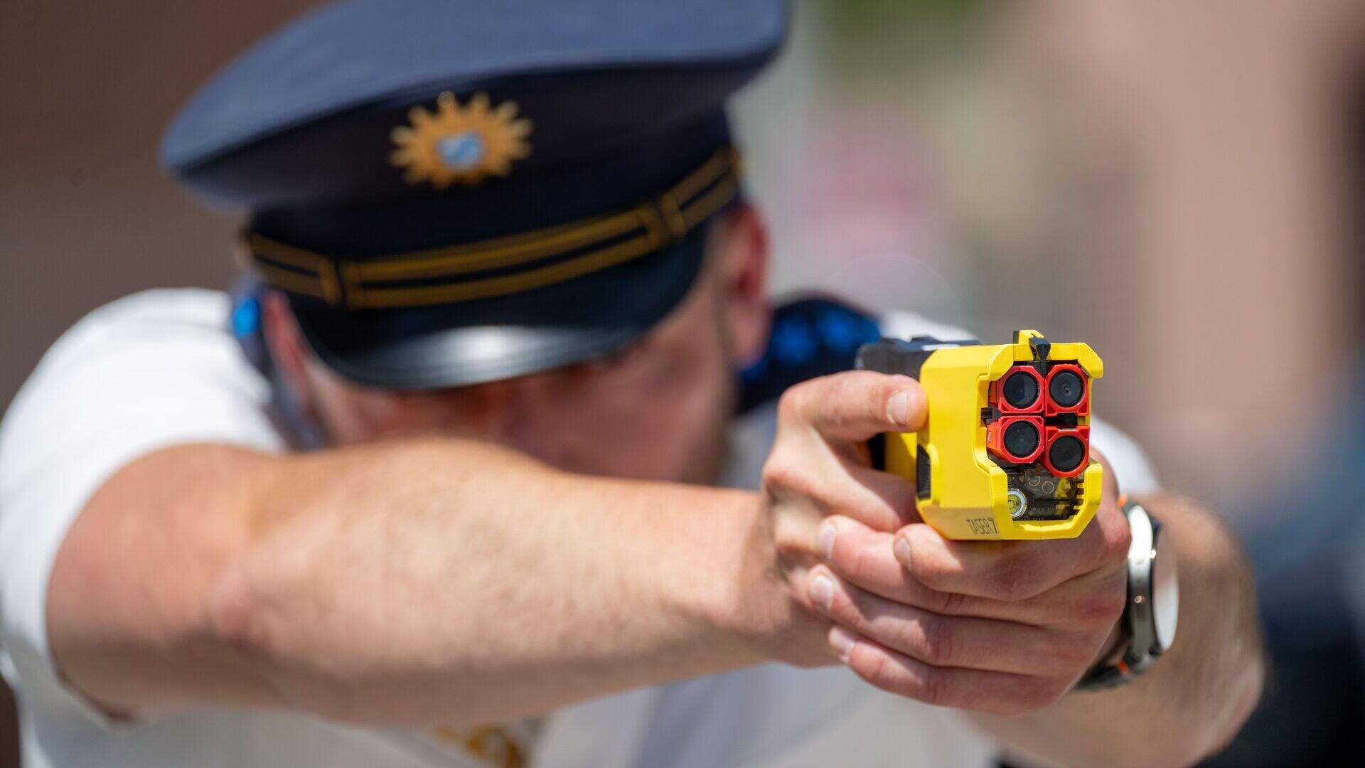 Taser für die Polizei im Kreis Heinsberg: Stefan Lenzen (FDP) fordert ...