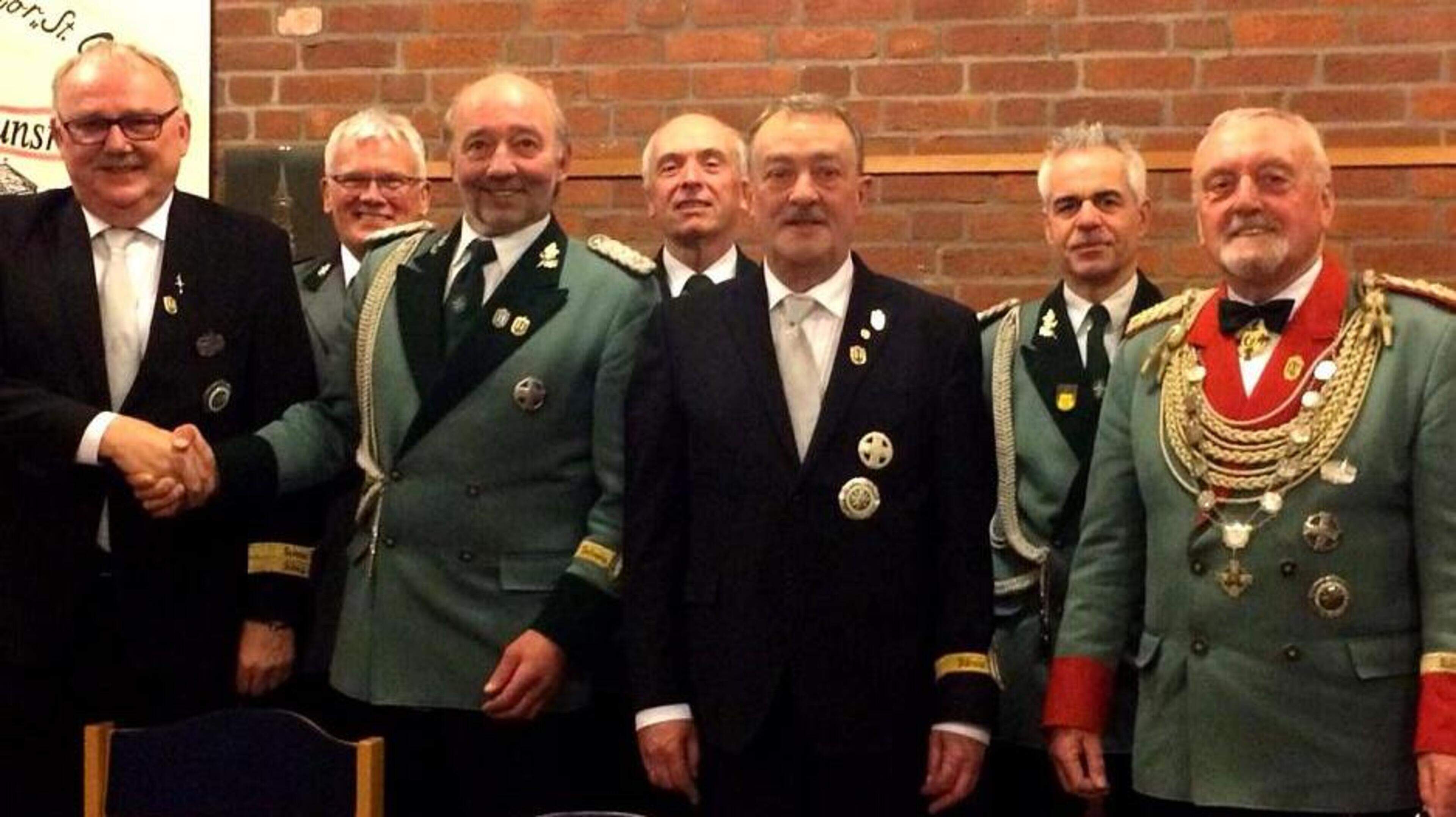 Schützen würdigen großes Engagement mit goldenem Jubelorden | Aachener ...