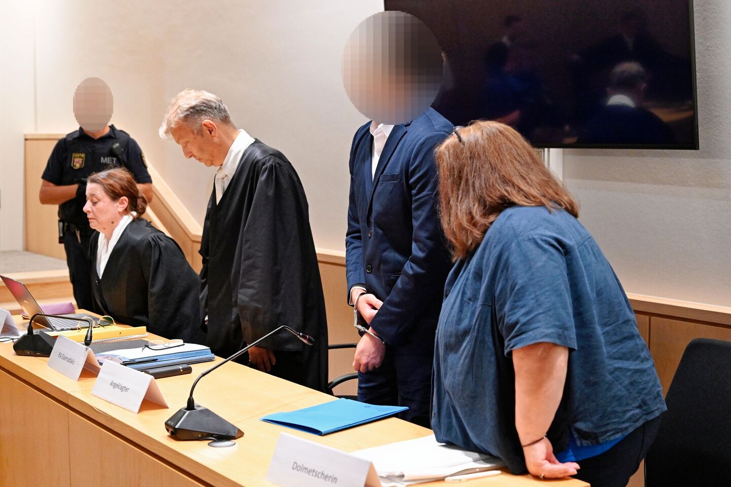 „Ein Moment blinder Wut“ - Prozess um Tod von Zugbegleiter | Aachener ...