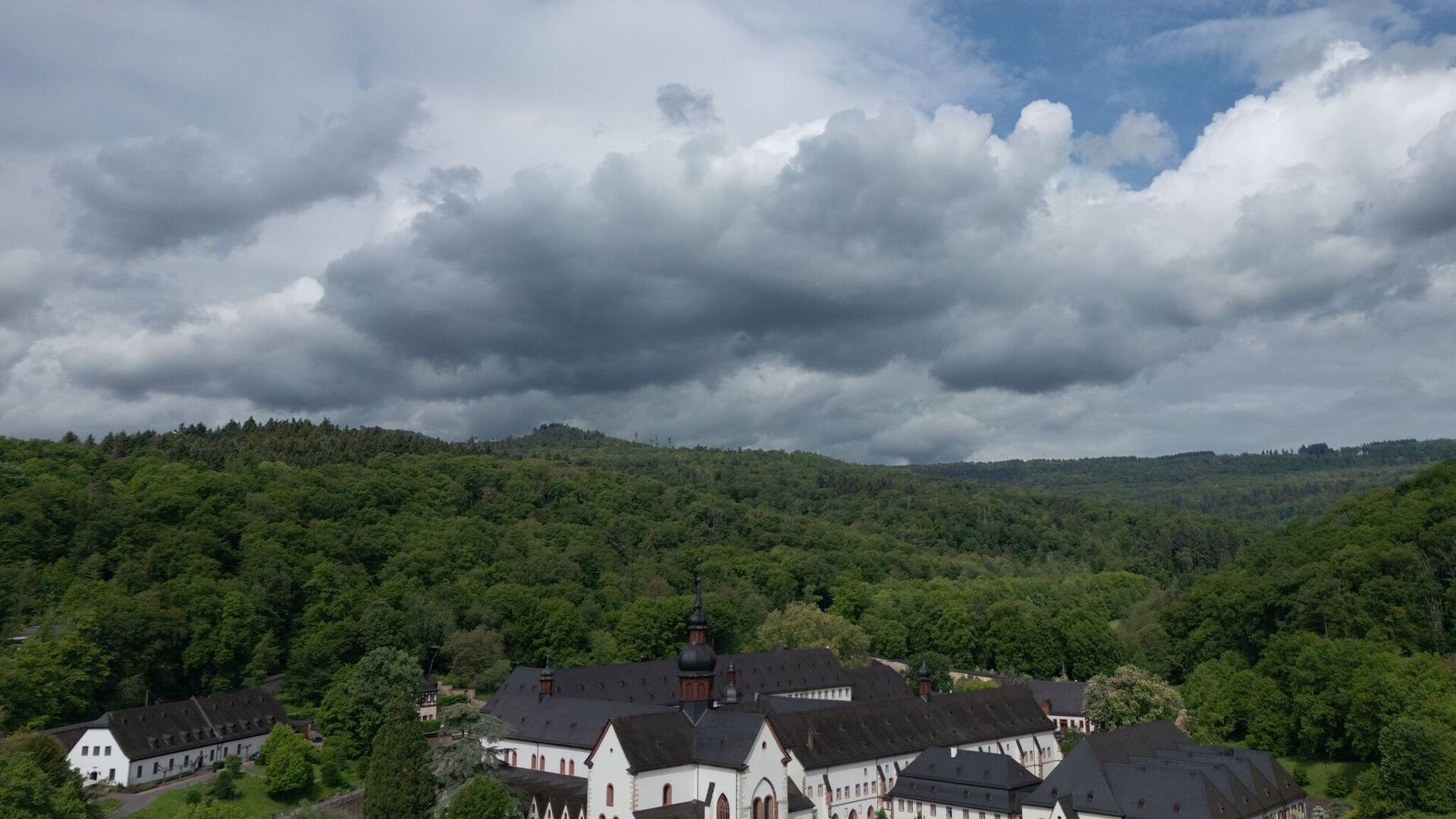 Gewitter ziehen über Teile Deutschlands - Starkregen möglich | Aachener ...