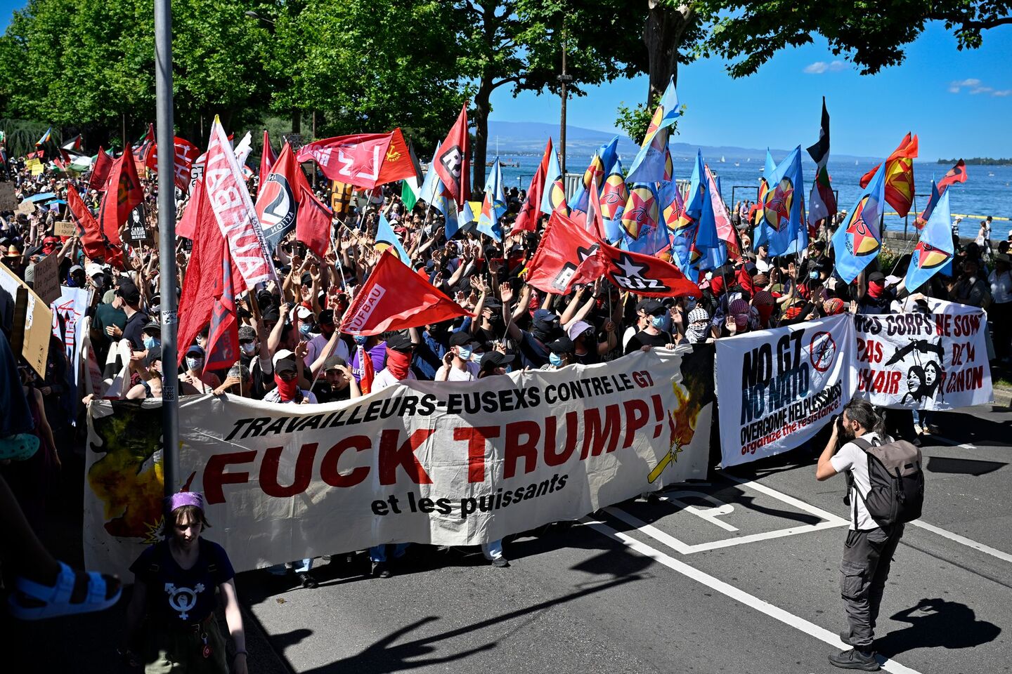 Steine fliegen, Scheiben bersten: Protest gegen G7 in Genf | Aachener ...