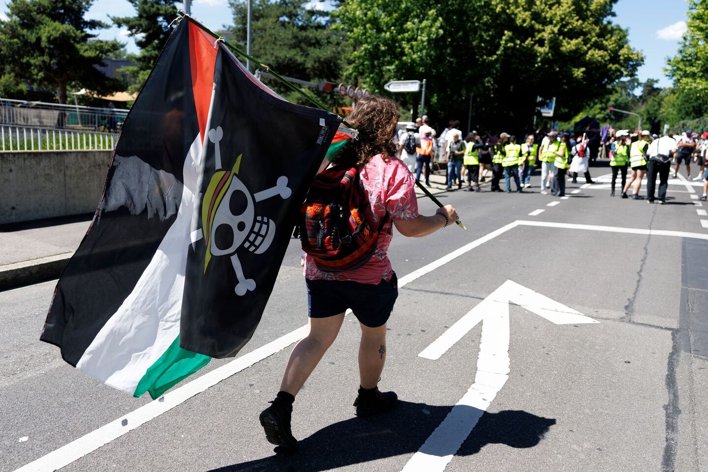 Steine fliegen, Scheiben bersten: Protest gegen G7 in Genf | Aachener ...
