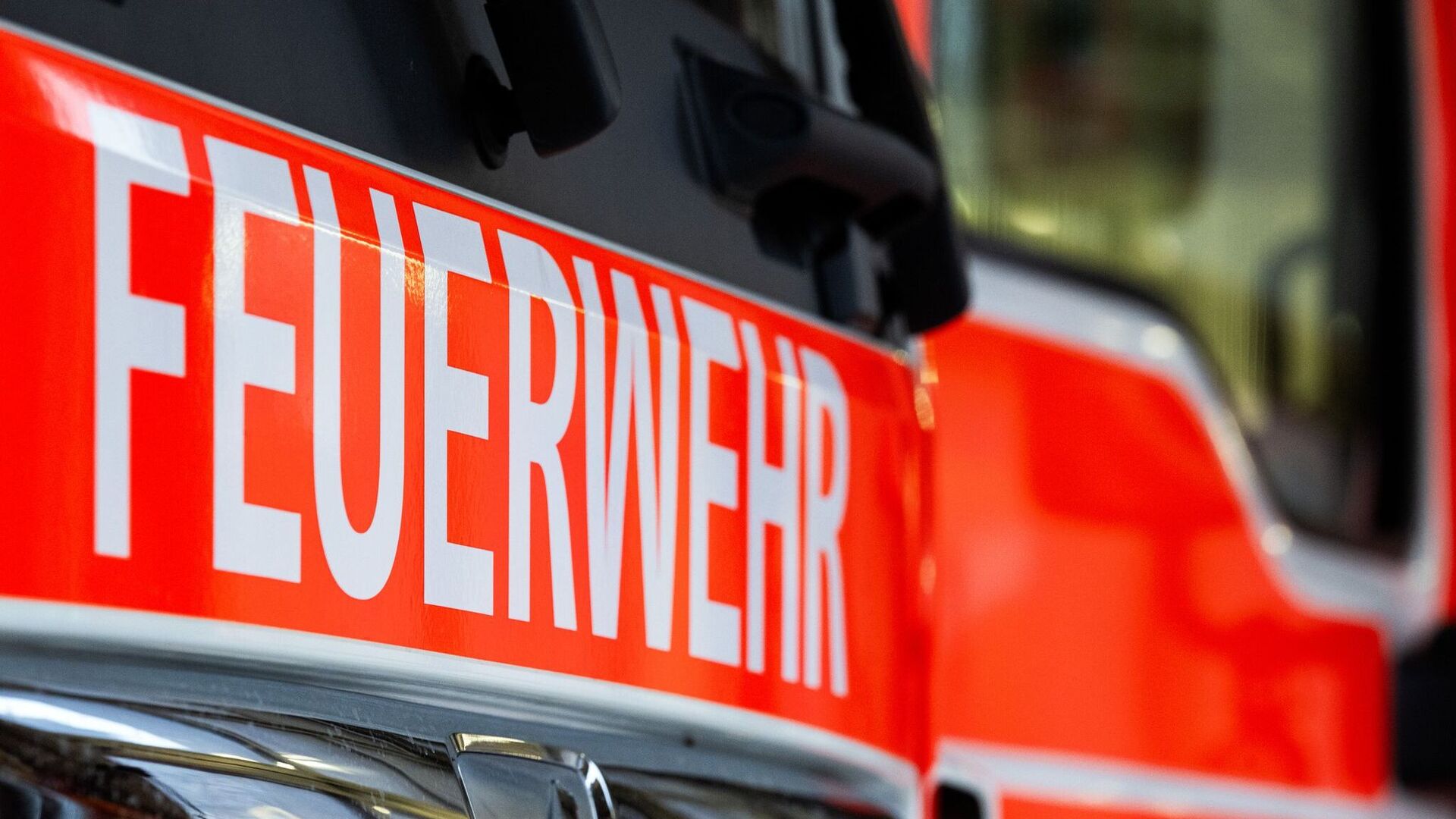 Zug mit 200 Passagieren liegengeblieben – Feuerwehr hilft | Aachener ...